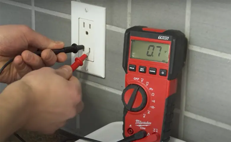 How to Use a Multimeter to Test Voltage of Live Wires? - ElectronicsHacks
