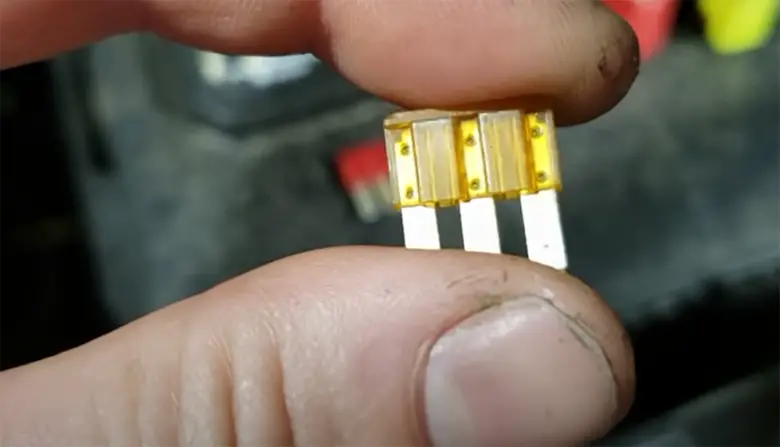 How to Test a Fuse Without a Multimeter? - ElectronicsHacks