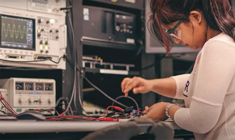 How to Become an Electronics Engineer? - ElectronicsHacks