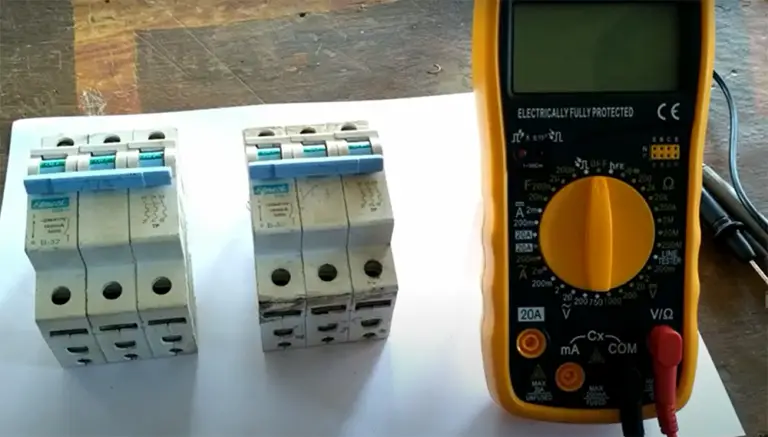 How to Measure Amps With a Clamp Meter? - ElectronicsHacks