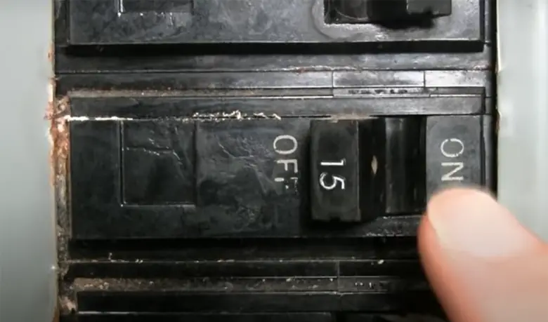 How to Test a Breaker With a Multimeter? - ElectronicsHacks