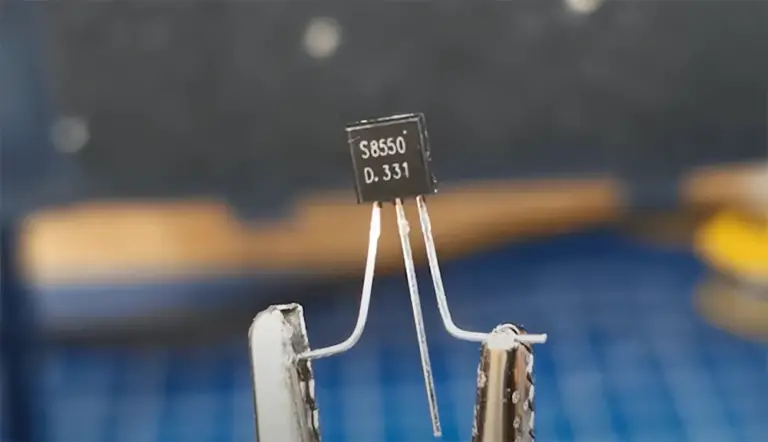 Transistor vs. Resistor: What’s the Difference? - ElectronicsHacks