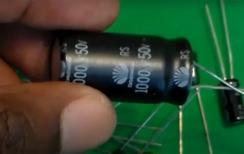 How to Read a Capacitor? - ElectronicsHacks