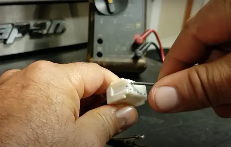 How to Trace a Wire With a Multimeter? - ElectronicsHacks