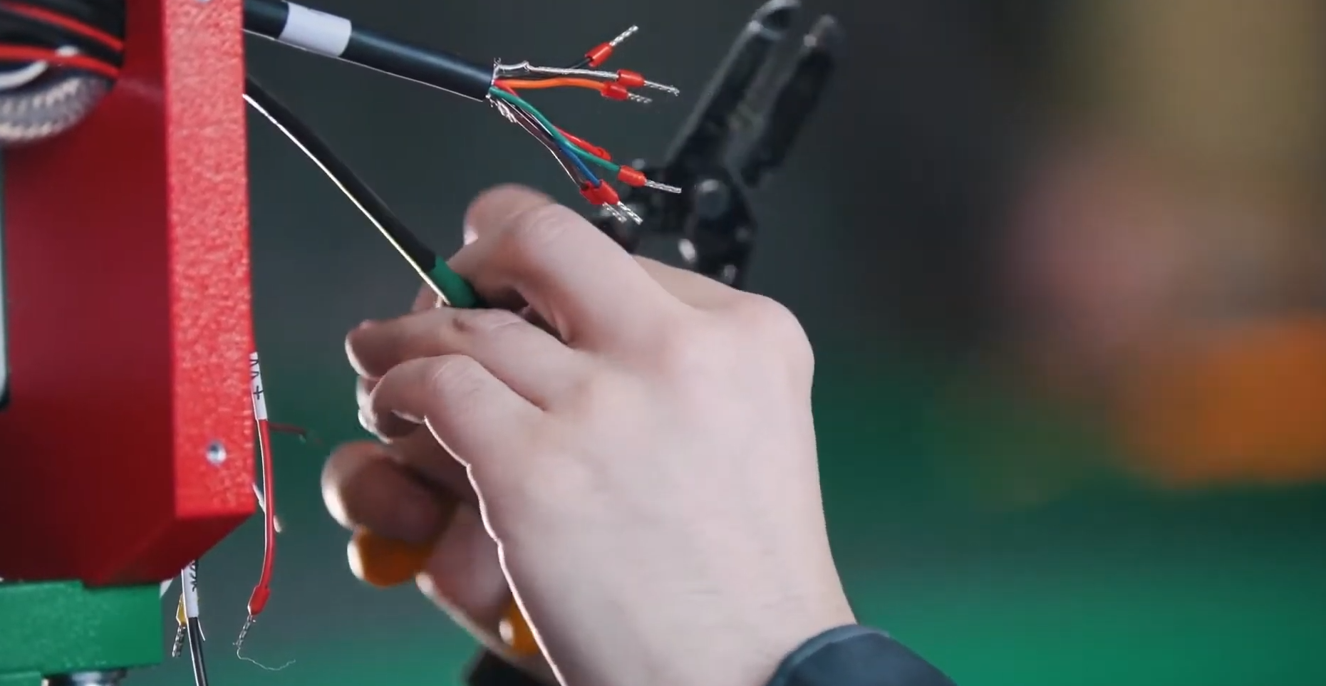 Certified Electrician vs. Licensed Electrician: What’s the Difference? - ElectronicsHacks