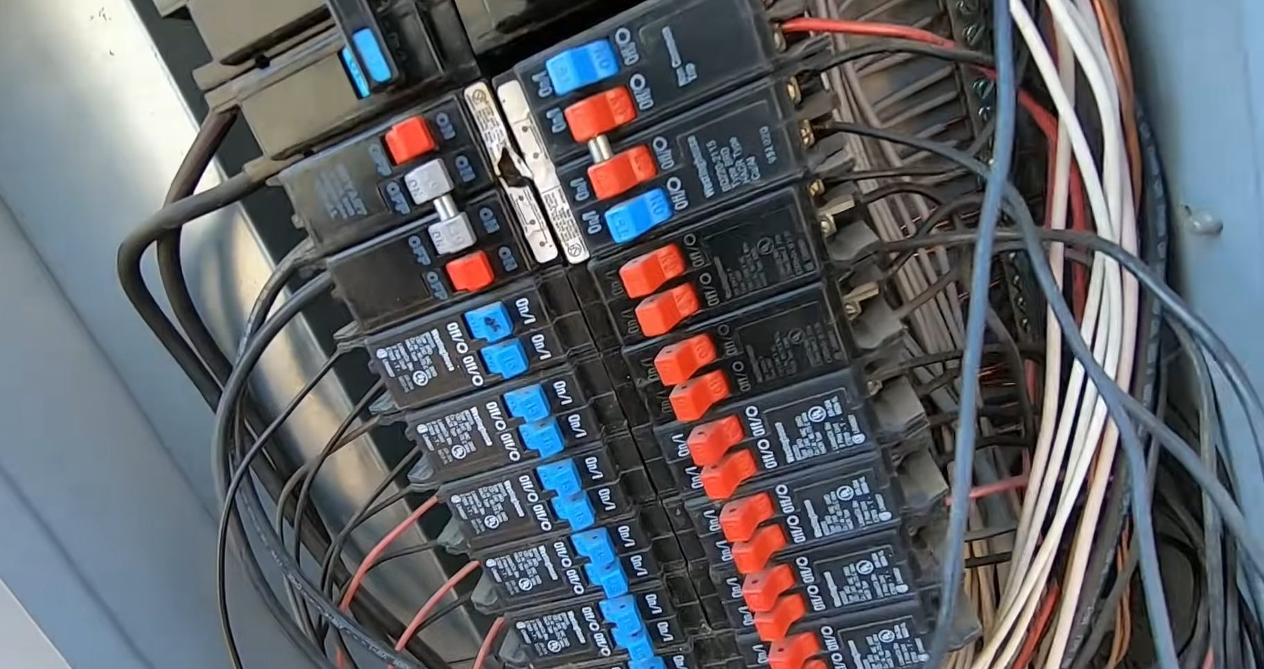 Certified Electrician vs. Licensed Electrician: What’s the Difference ...