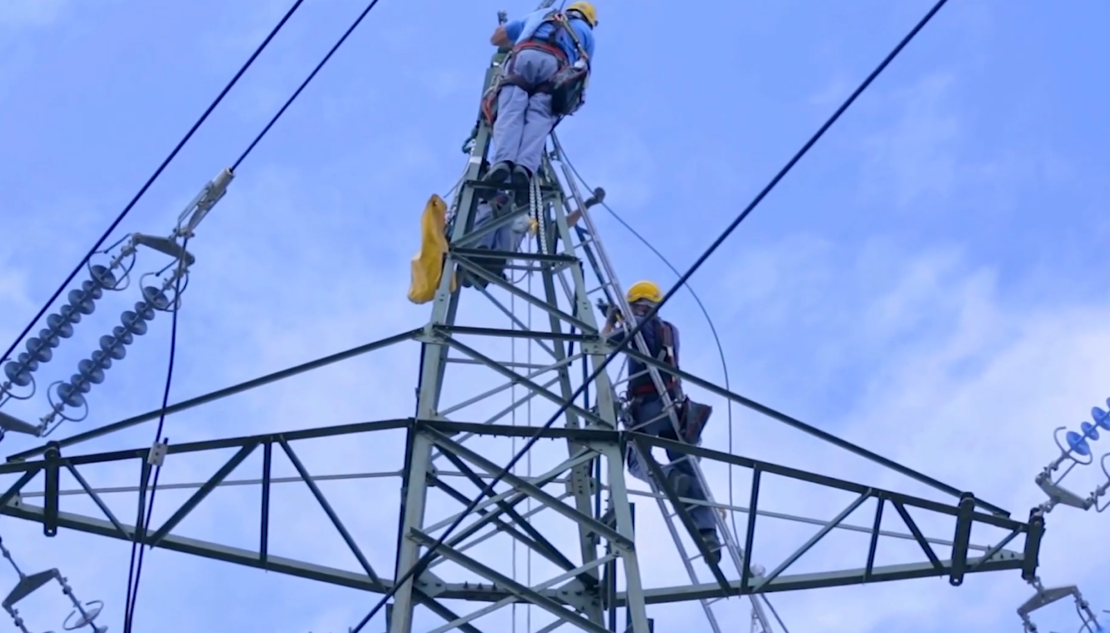 Electrician vs. Electrical Engineer: What’s the Difference ...