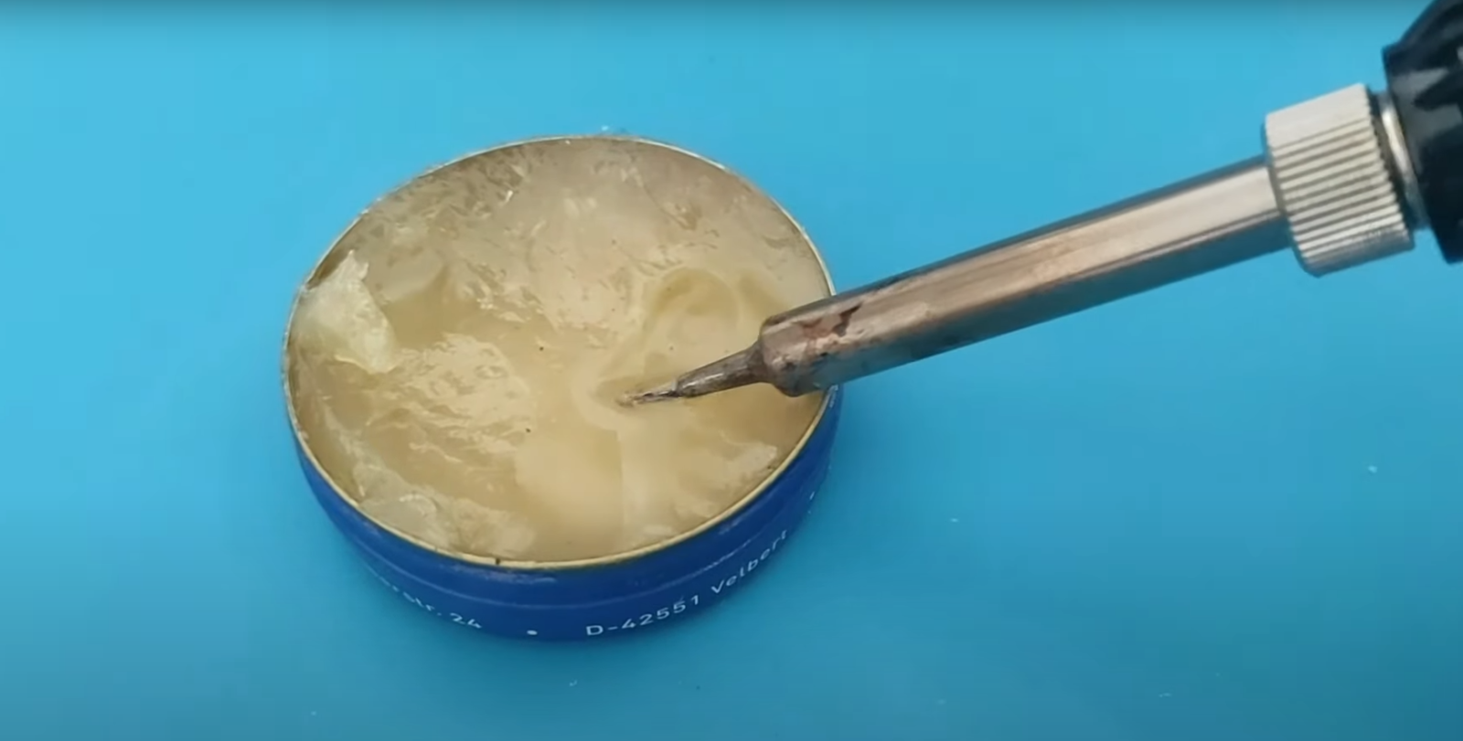 How to Clean a Soldering Iron? - ElectronicsHacks