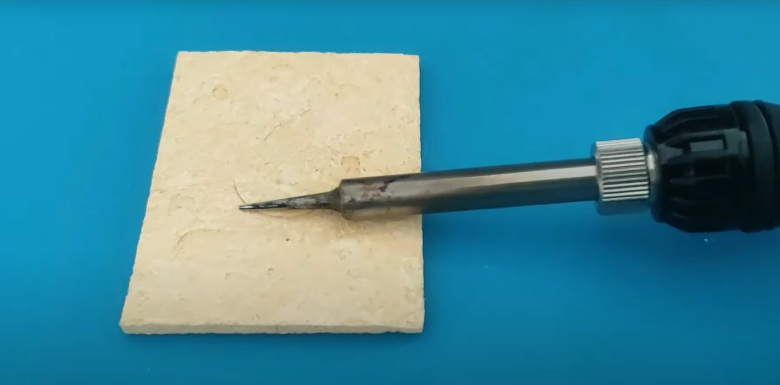 How to Clean a Soldering Iron? - ElectronicsHacks