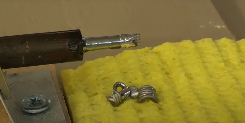 How to Tin the Tip of a Soldering Iron? - ElectronicsHacks
