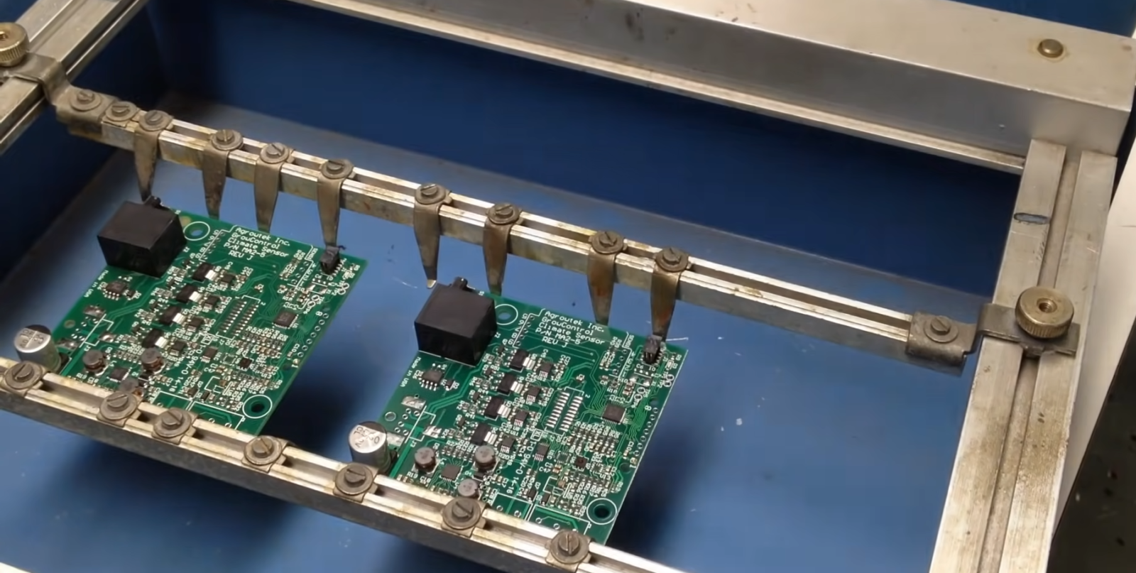 What Is Wave Soldering? - ElectronicsHacks