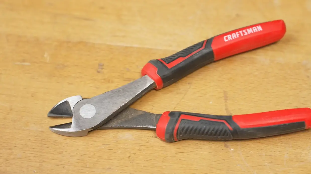 Electrician Tools: A Must-Have List - ElectronicsHacks