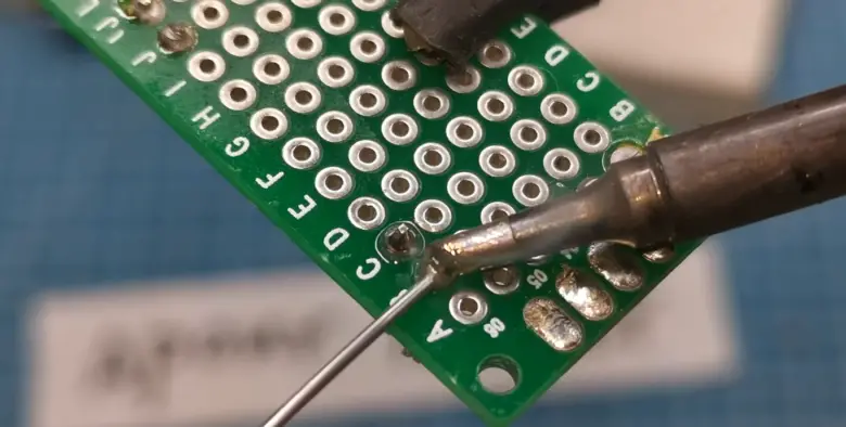 Flux vs. Solder Paste: What’s the Difference? - ElectronicsHacks
