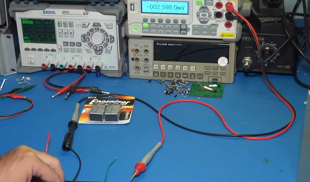 What Does Negative Voltage Mean on a Multimeter? - ElectronicsHacks