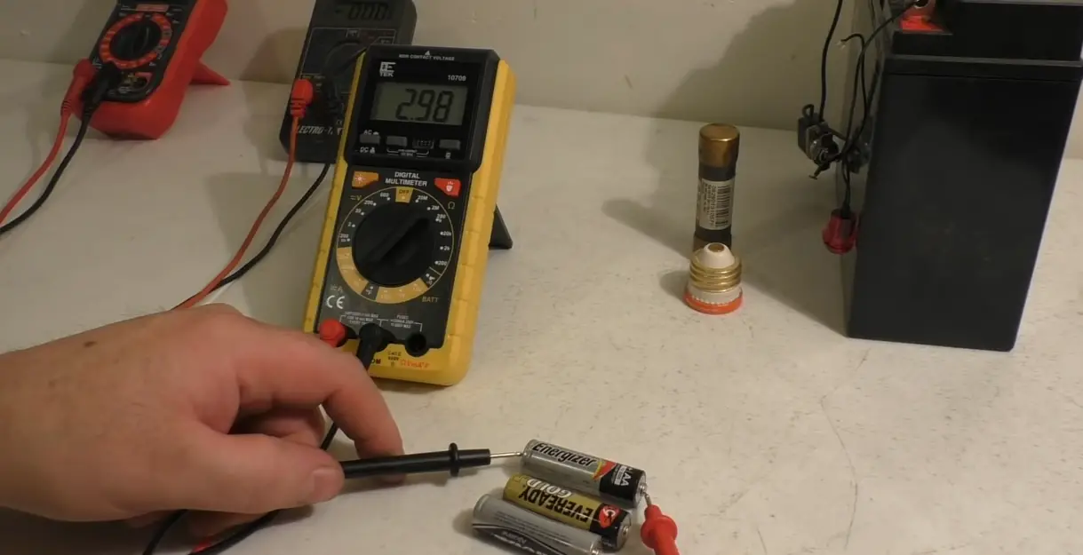 How to Test an AVR With a Multimeter? - ElectronicsHacks
