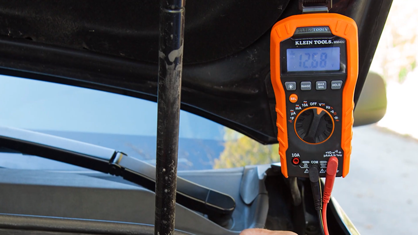 Voltage Tester vs. Multimeter: What’s the Difference? - ElectronicsHacks Voltage Tester vs. Multimeter: What’s the Difference? - ElectronicsHacks