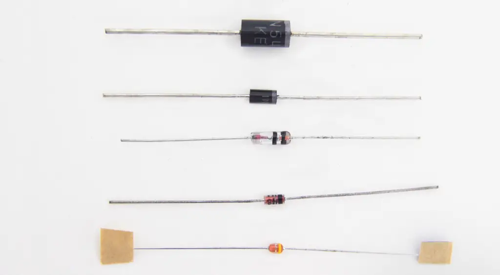 1n4002 Diode Datasheet 1N4001 Diode Specs, Pinout And Equivalents ...