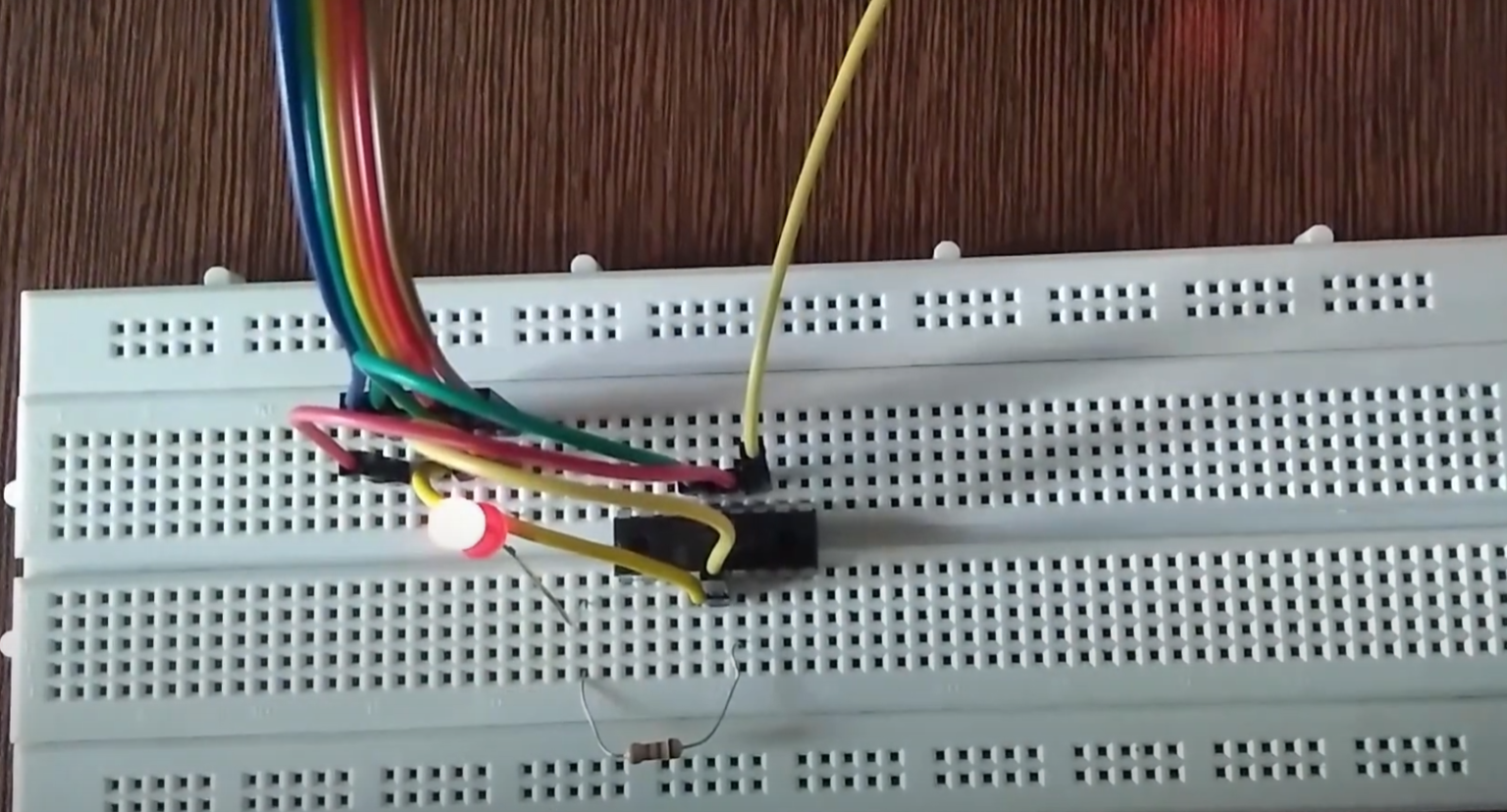 How to Program a PIC Microcontroller? - ElectronicsHacks