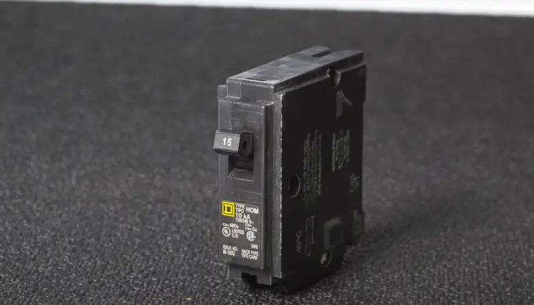 How to Replace a Fuse in a Fuse Box? - ElectronicsHacks