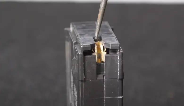 How to Replace a Fuse in a Fuse Box? - ElectronicsHacks