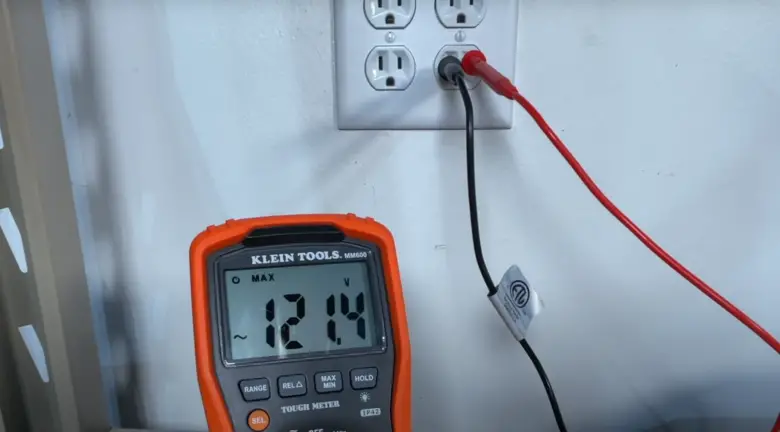 How to Test a Light Socket With a Multimeter? - ElectronicsHacks