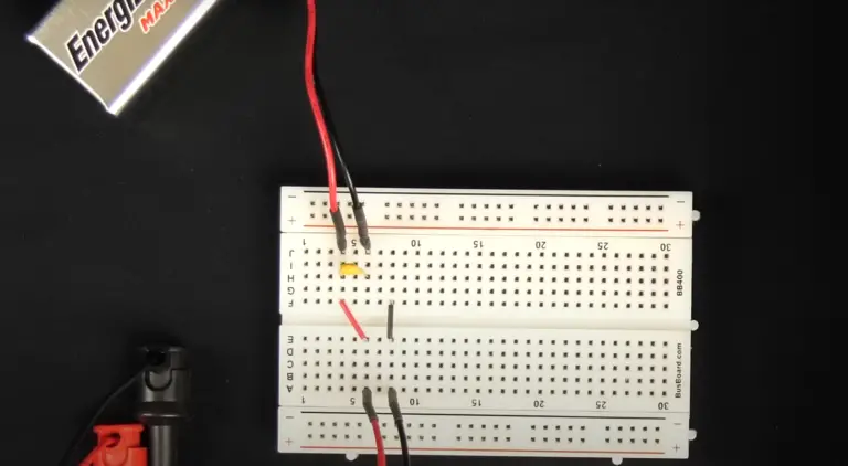 What Is a Capacitive Voltage Divider? - ElectronicsHacks