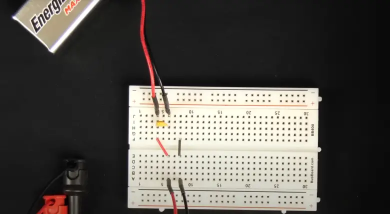 What Is a Capacitive Voltage Divider? - ElectronicsHacks