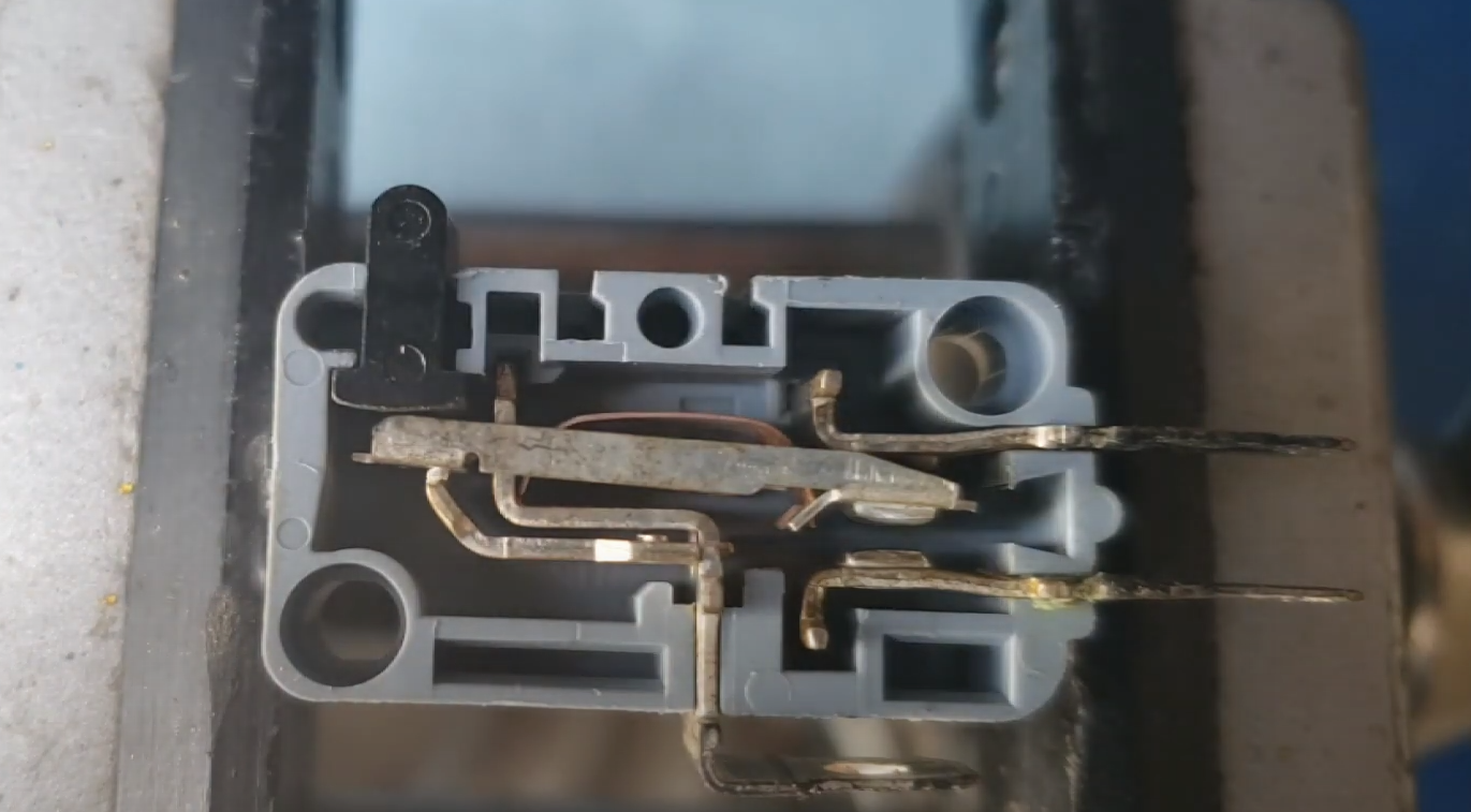 What Is a Micro Switch? - ElectronicsHacks