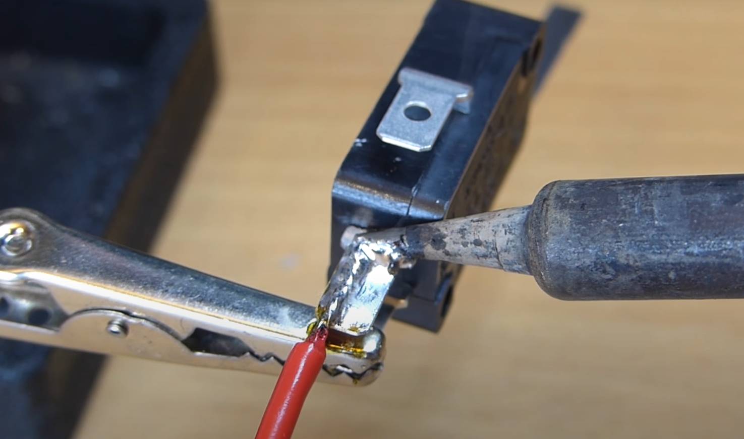 What Is a Micro Switch? - ElectronicsHacks