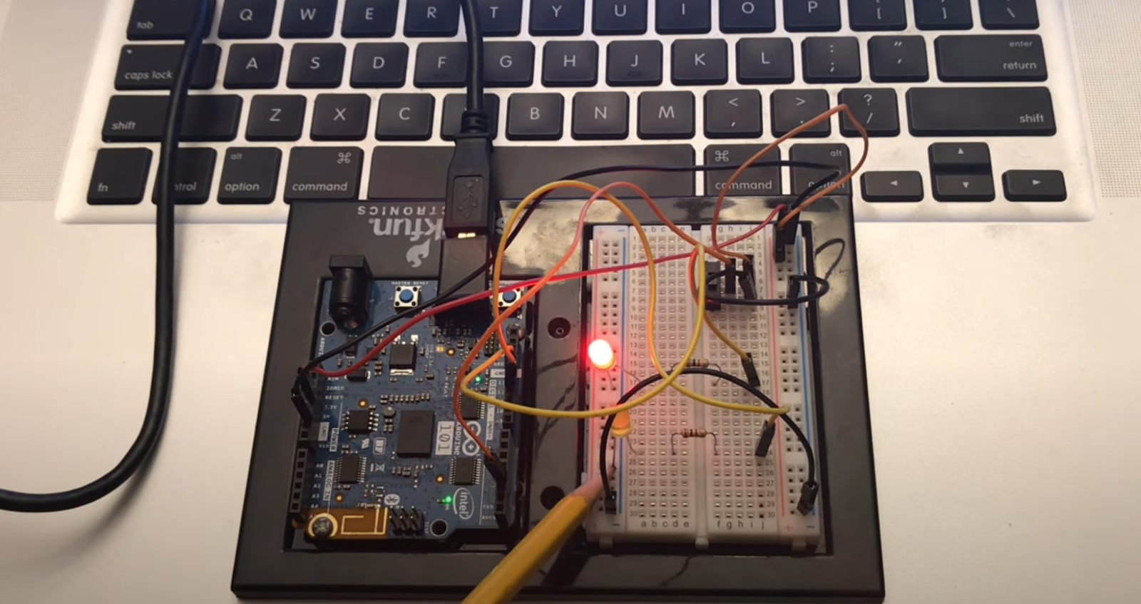 What Is a SPDT Switch? - ElectronicsHacks