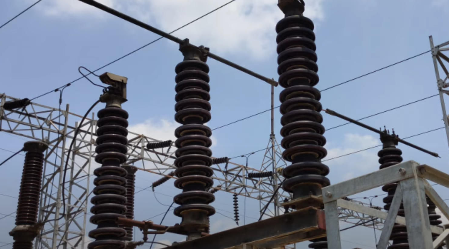 What Is an Electrical Isolator? - ElectronicsHacks