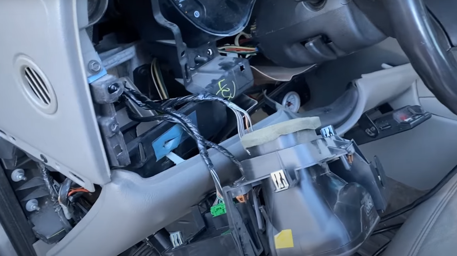 Which Fuse Is for the Dashboard Lights? - ElectronicsHacks