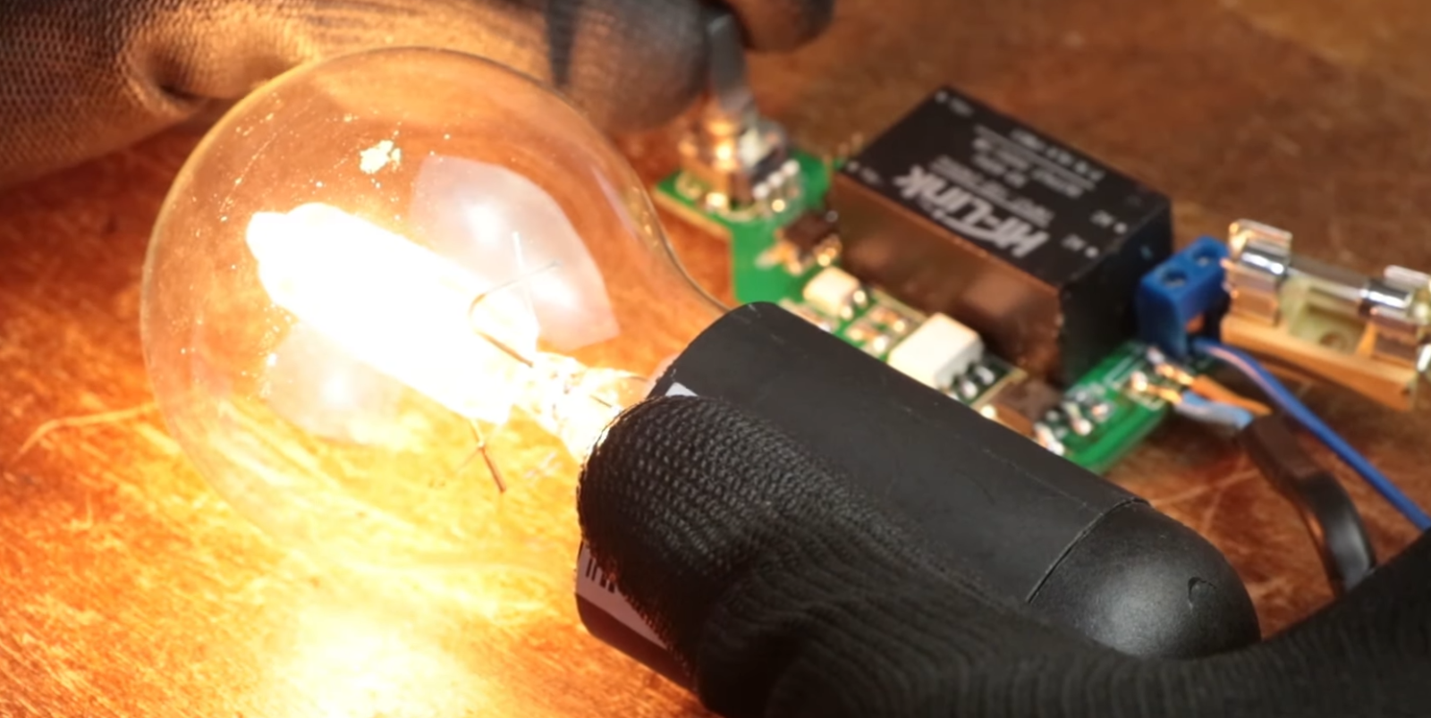 Does a Dimmer Switch Reduce Voltage or Amperage? - ElectronicsHacks