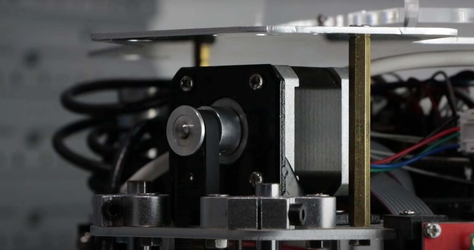 How Does a Stepper Motor Work? - ElectronicsHacks