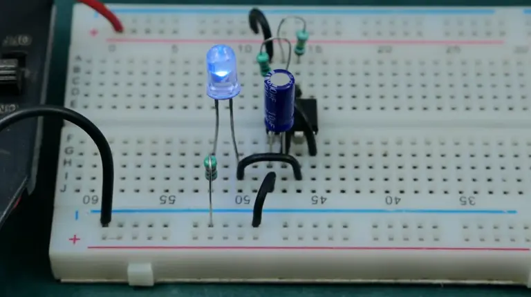 How to Make a Blinking LED Using a 555 Timer IC? - ElectronicsHacks