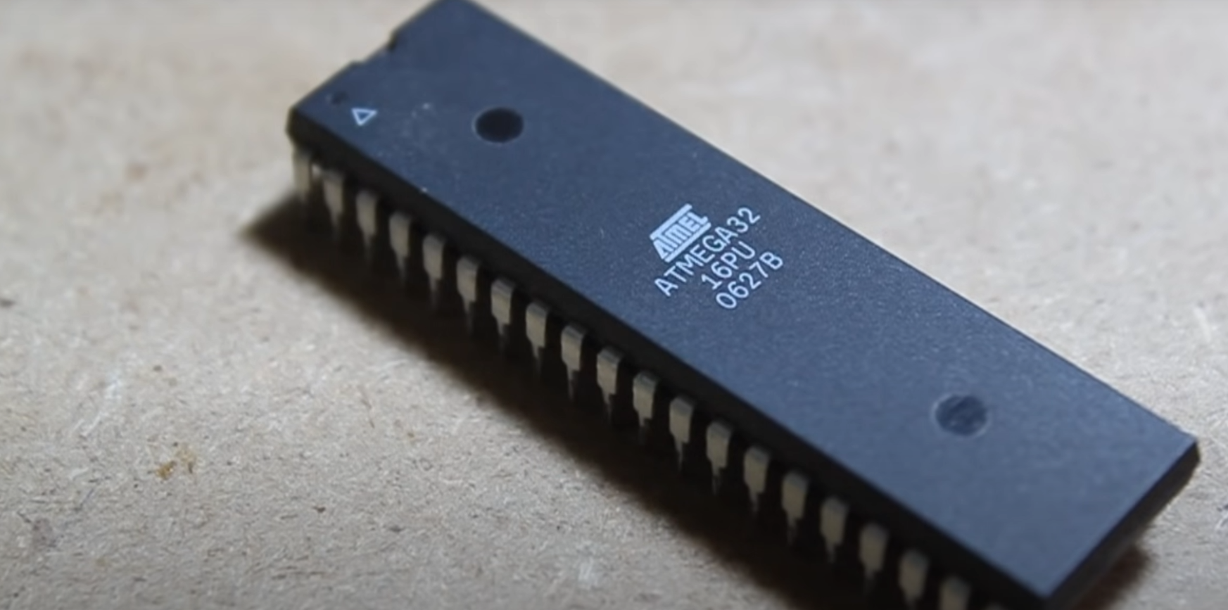 PIC32 vs. AVR32: Which is Better? - ElectronicsHacks