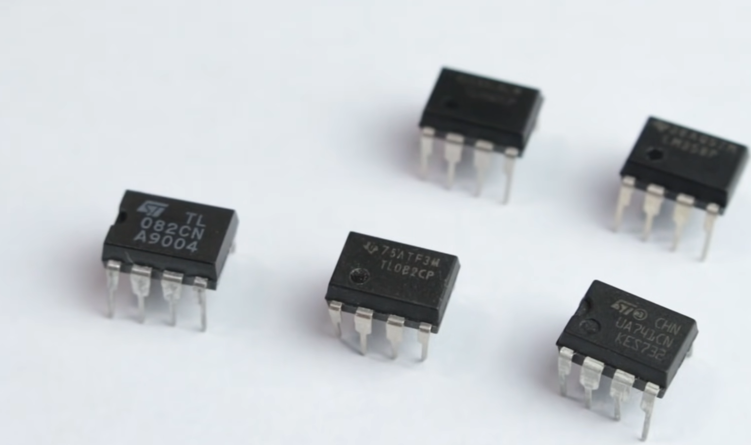 What Are Operational Amplifiers? - ElectronicsHacks