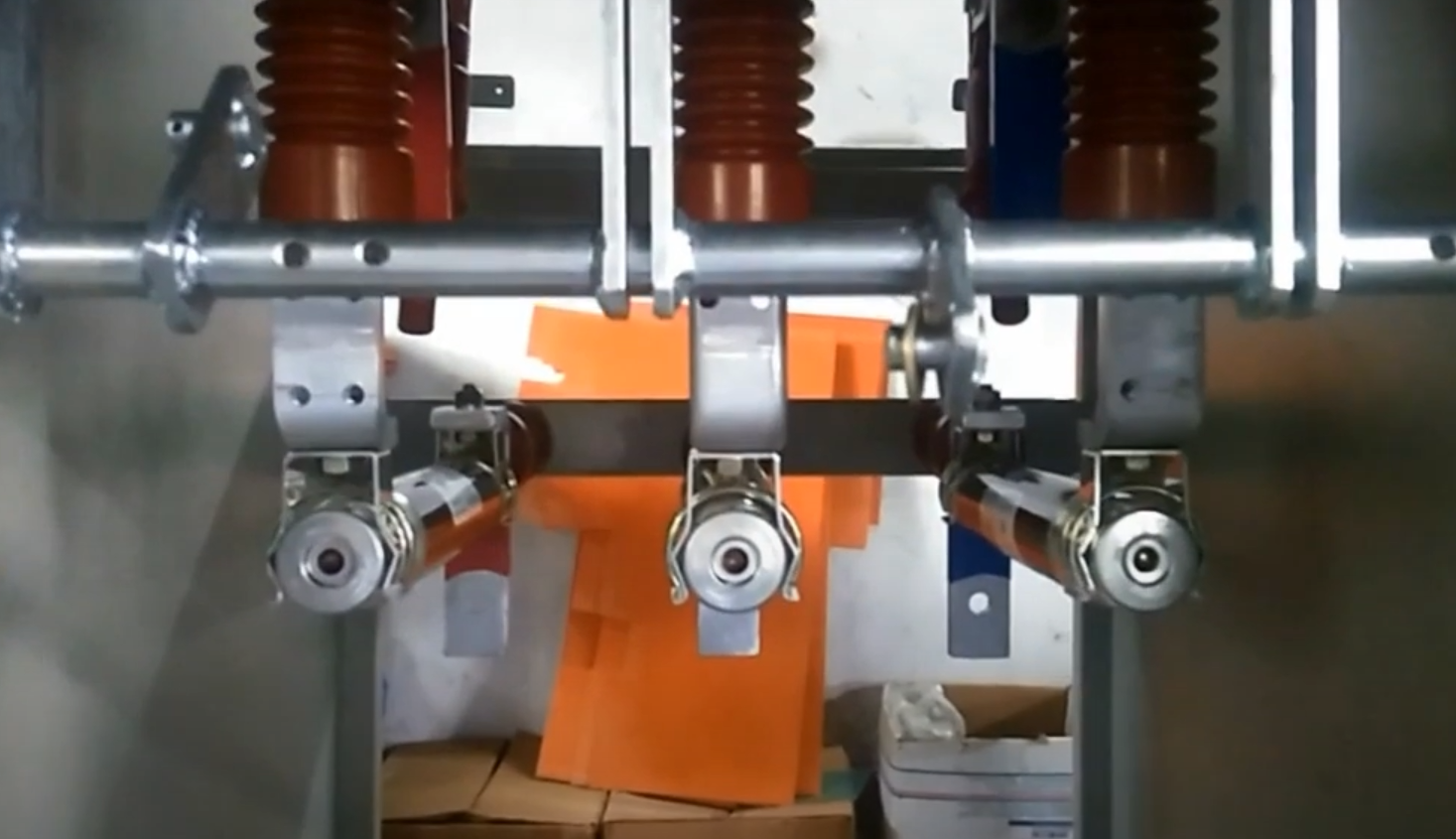 What Is a Load Break Switch? - ElectronicsHacks