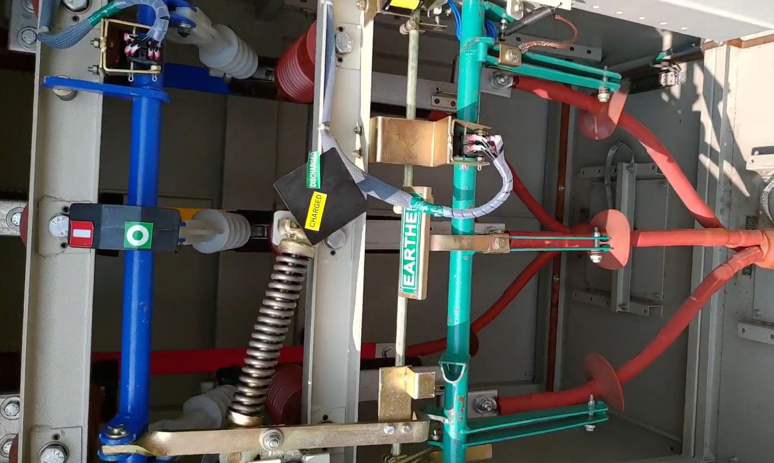 What Is a Load Break Switch? - ElectronicsHacks