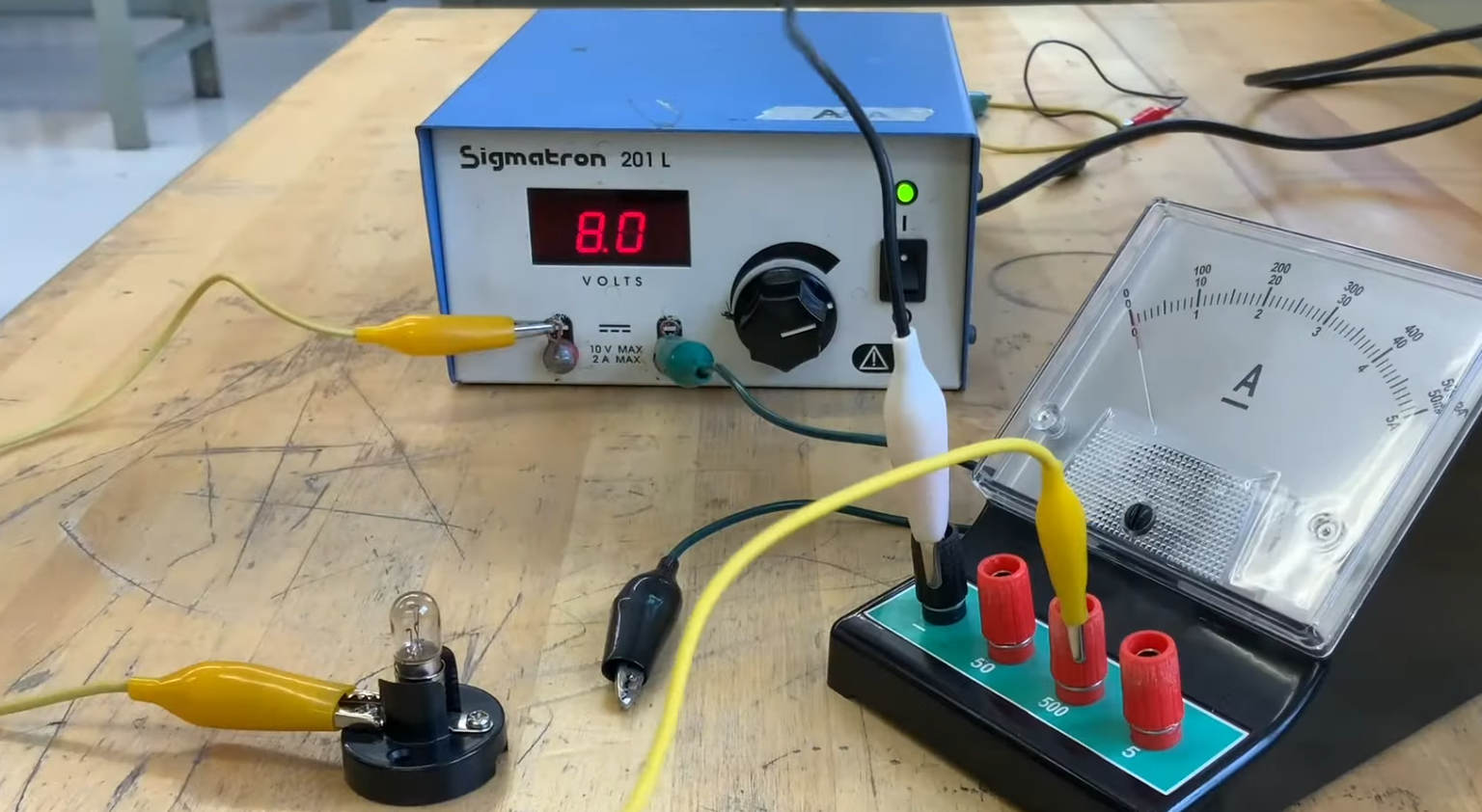 What Is an Ammeter? - ElectronicsHacks