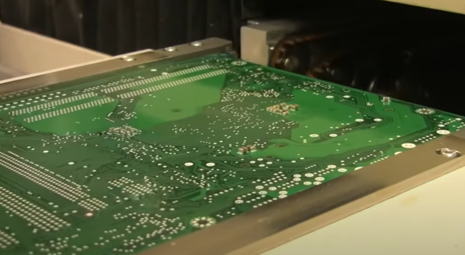 What Is SMT Assembly? - ElectronicsHacks