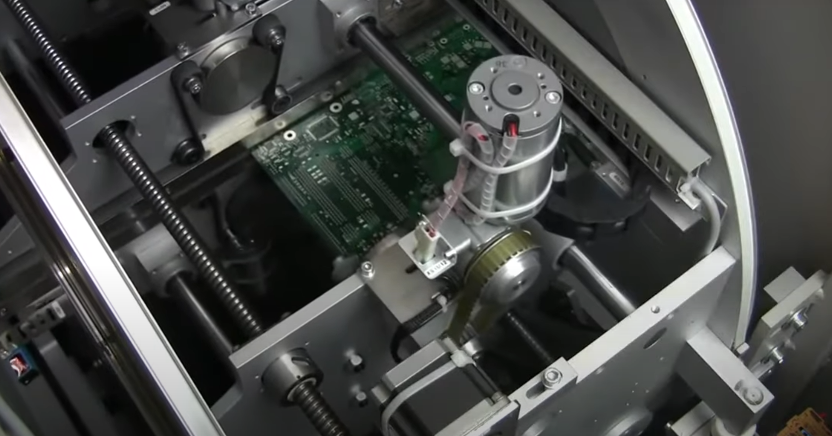 What Is SMT Assembly? - ElectronicsHacks