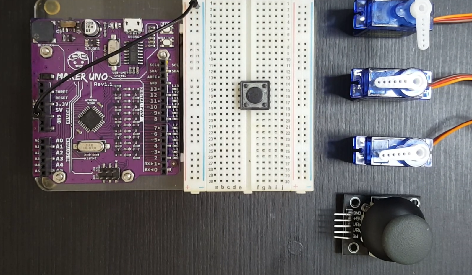 Why Is a Servo Motor Used in a Robotic Arm? - ElectronicsHacks