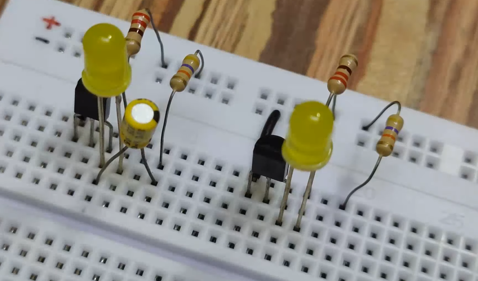 2N2222 Transistor Pinout - ElectronicsHacks