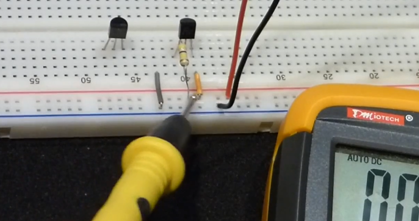 2N3904 Transistor Pinout - ElectronicsHacks