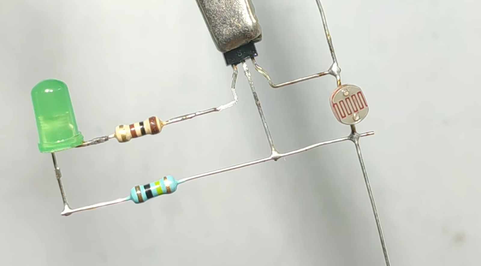 How to Make an Automatic Night Light Circuit? - ElectronicsHacks