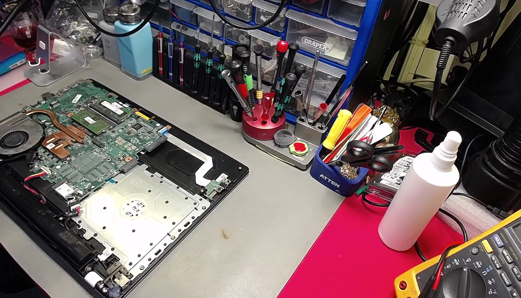 How to Test a Laptop Battery With a Multimeter? - ElectronicsHacks