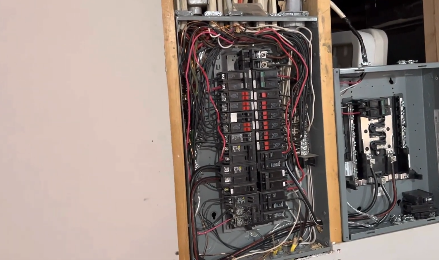 How to Wire a 100-Amp Sub Panel From a 200-Amp Main Panel? - ElectronicsHacks