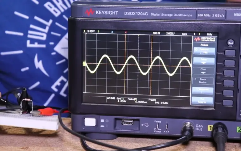 Lab Scope vs. Oscilloscope: What’s the Difference? - ElectronicsHacks