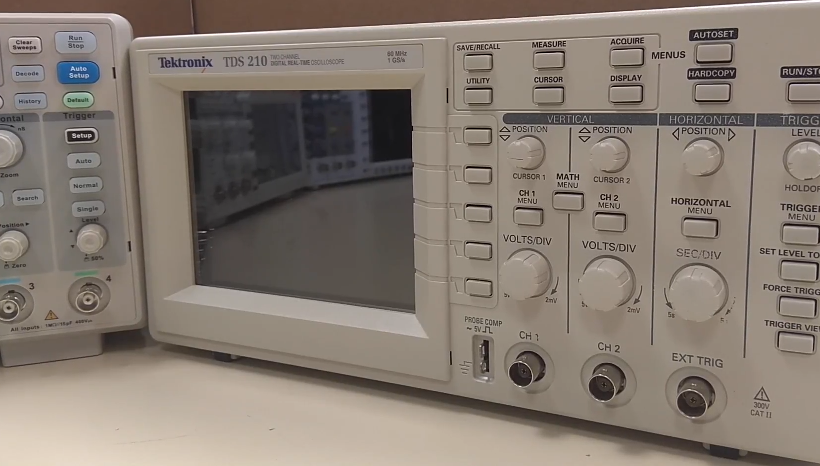 Lab Scope vs. Oscilloscope: What’s the Difference? - ElectronicsHacks